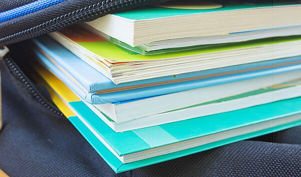 Trotz Digitalisierung: Schulbücher bleiben wichtig - Schule.at
