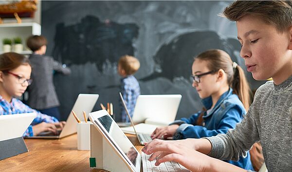 Start der Laptop-und Tabletklassen - Schule.at | Gender und Bildung